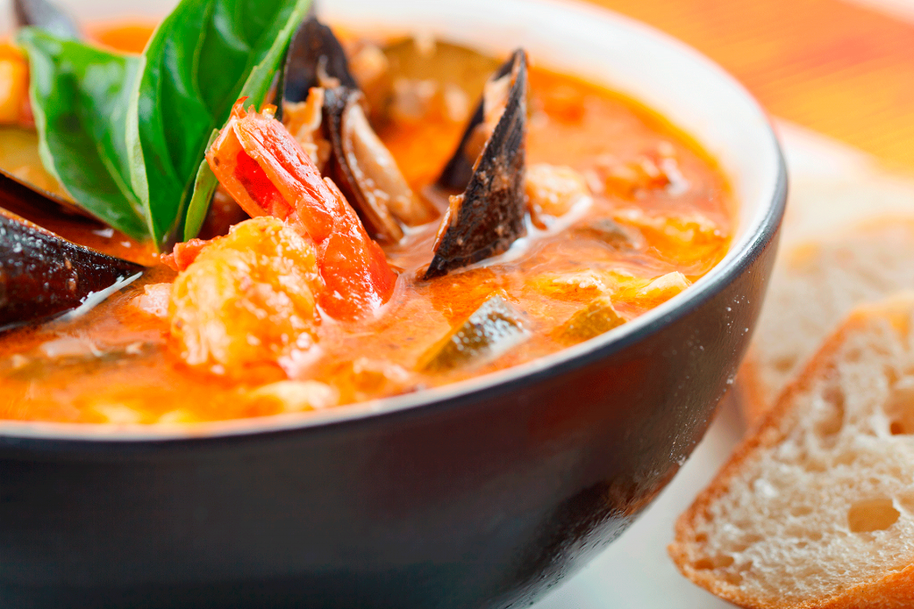 Cazuela de mariscos, te enseñamos como prepararla - Lazos Delagente